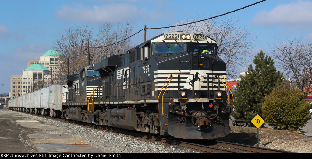 NS 7525 ES40DC leads 251 Eastbound at East Ave.